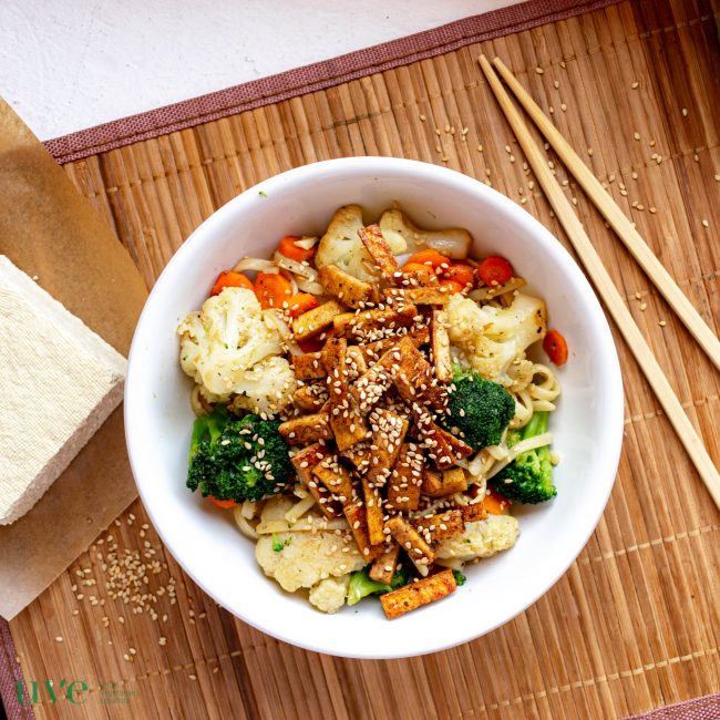 Pasta asiática con tofu - Unión Vegetariana Española (UVE)