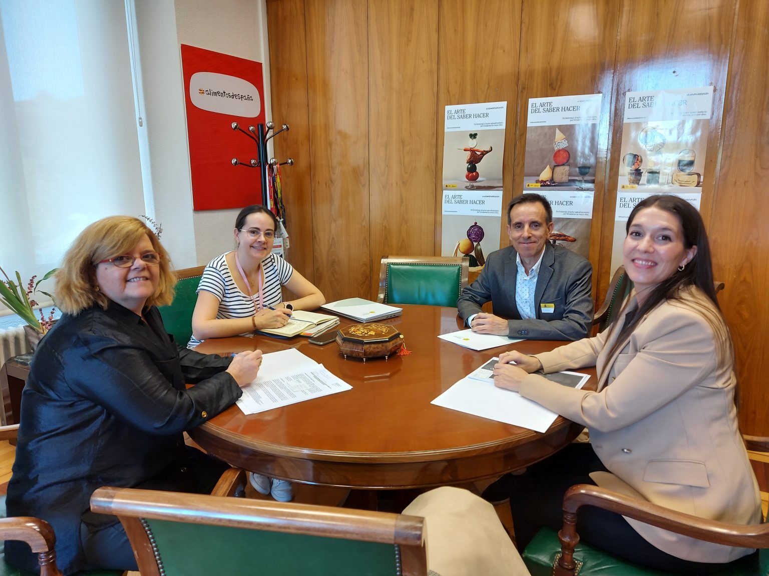 La UVE se reúne con el Ministerio de Agricultura - Unión Vegetariana ...